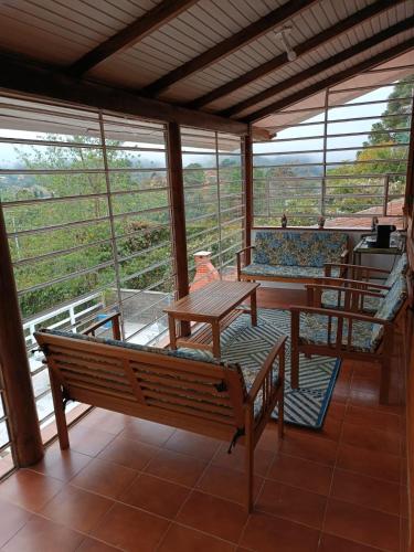 Casa De Campos Do Jordao No Alto Da Vila Inglesa Com Vista Maravilhosa - Campos do Jordão