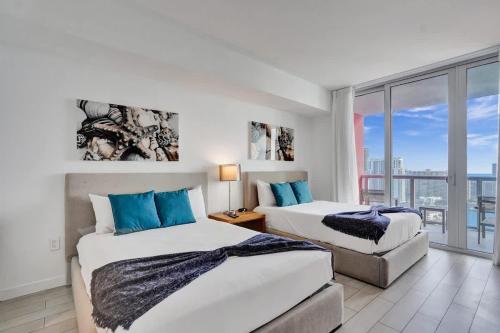 Waterfront Studio In Resort Beach Pool Gym 2405 - Sunny Isles Beach, FL