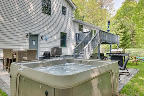 2 Game Rooms! Family Poconos Home 9 Mi To Slopes - Mount Pocono, PA