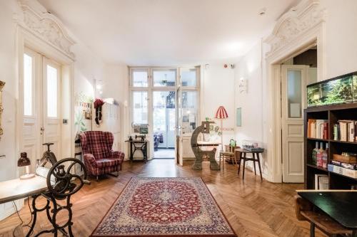 Baroque Hostel & Coworking - Budapest