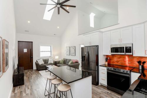 Sojourn Steps To The Beach Sleeps 4 - Norfolk, VA