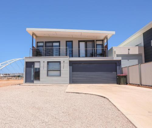 Exmouth Marina Escape - Exmouth