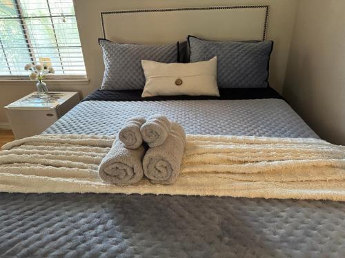 The Monet- One Bedroom With A Private Entrance - Shared Bathroom - Las Vegas, NV