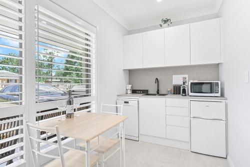 Mala Retreat Sleeps 7, Two Bedrooms & Ensuites - Newcastle