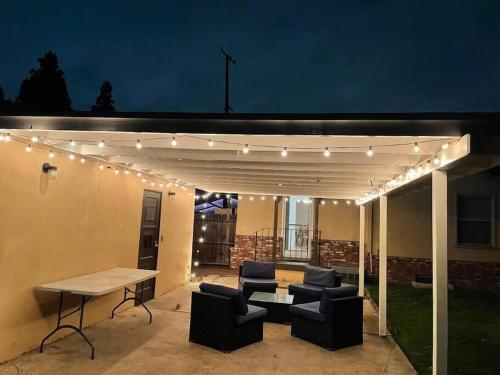 Large Fenced Yard, Pool Table, Disney Central - Anaheim