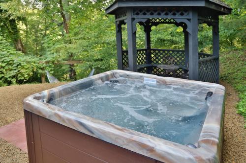 The Perfect Location For Your Mountain Getaway - Douglas Lake, TN