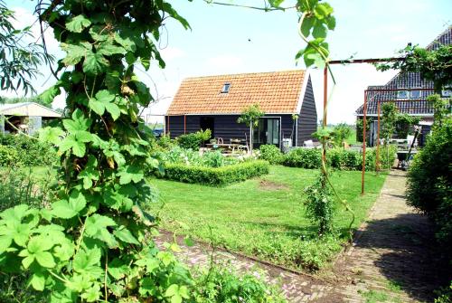 Bed In Waterland - Amsterdam