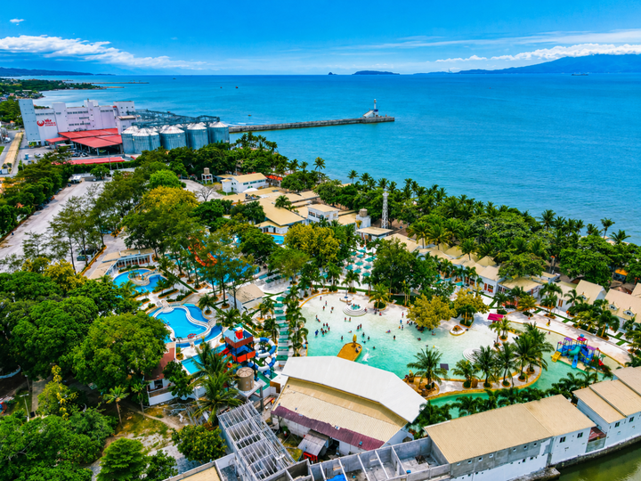 Villa Excellance Beach & Wave Pool Resort - Cavite City