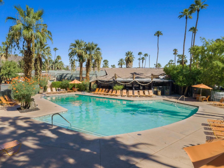 Caliente Tropics Hotel - Palm Springs, CA