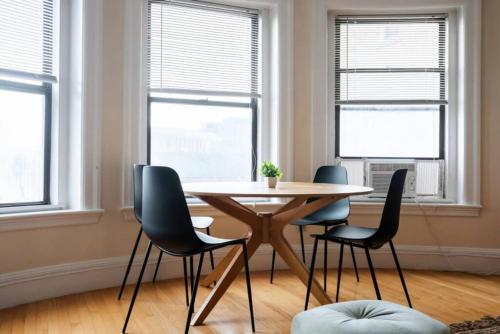 Stunning 1br Steps To Fenway - Burlington, MA