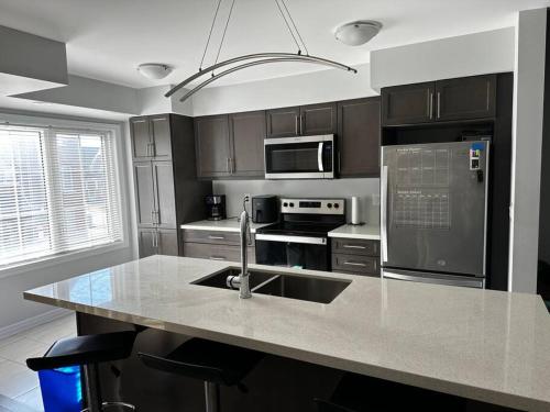 Cozy Whitby Retreat - Oshawa