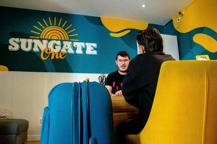 Onefam Sungate - Madrid