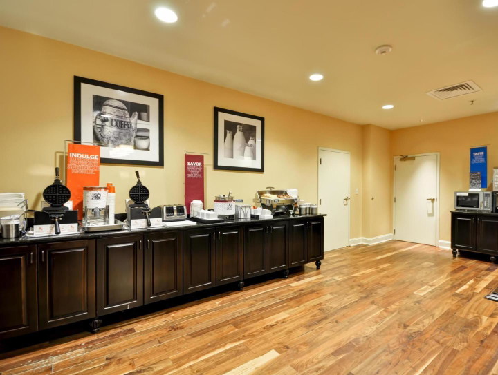 Hampton Inn & Suites North Charleston-university Blvd - North Charleston, SC