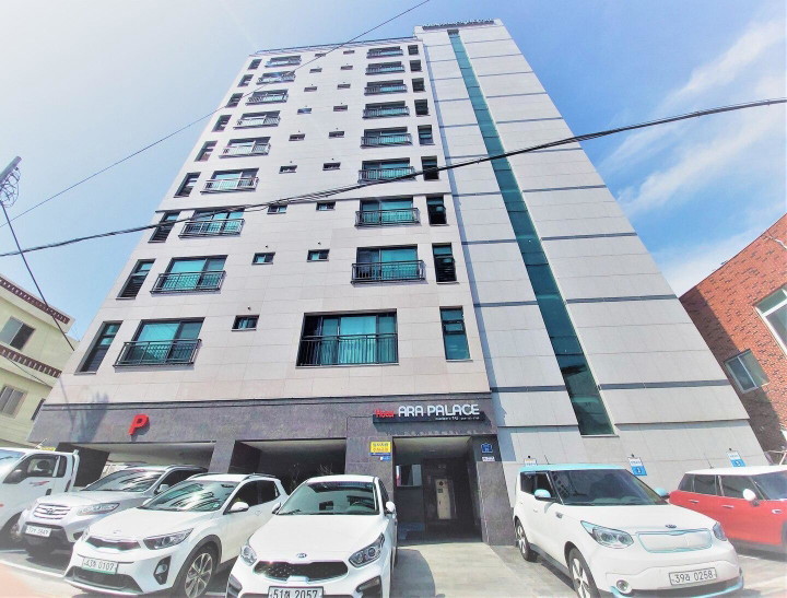 Arapalace 503 (2 Beds) Dongmun Market 10 Minutes, Near Airport, City View, Cooking/laundry Available - Jeju