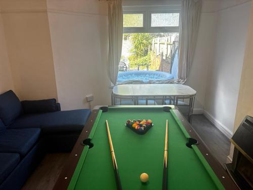 Tranquil Hideaway With Hot Tub And Pool Table - Cardiff
