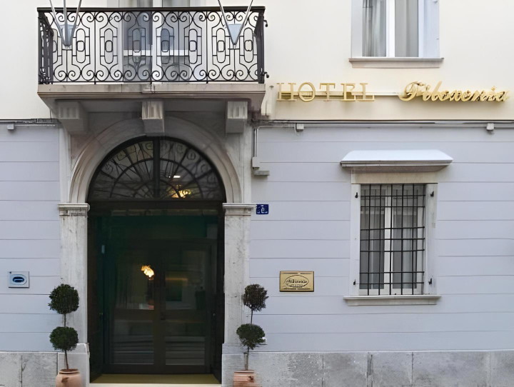 Youme Design Place Hotel - Trieste