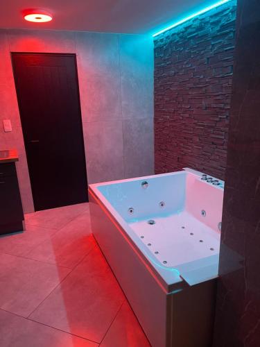 Jungle Suite Romantic - Private Jacuzzi - - Jette