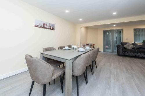 Beautiful, Peaceful, 5 Bedroom Home With Hot Tub! - Manchester
