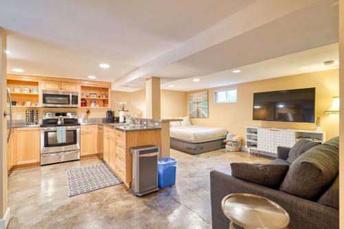 Stay Portland - Private Underground Getaway - 92 Walkscore - Sherwood, OR