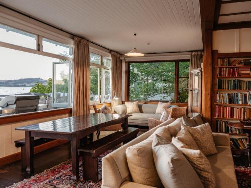 Greenwood Lodge- Lakefront With Mooring And Lawn - Taupō