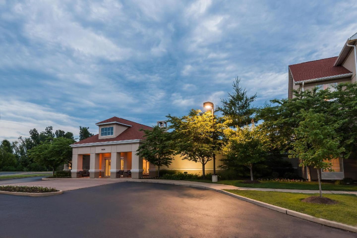 Larkspur Landing Extended Stay Suites St. Louis Riverport- Airport West - Chesterfield, MO