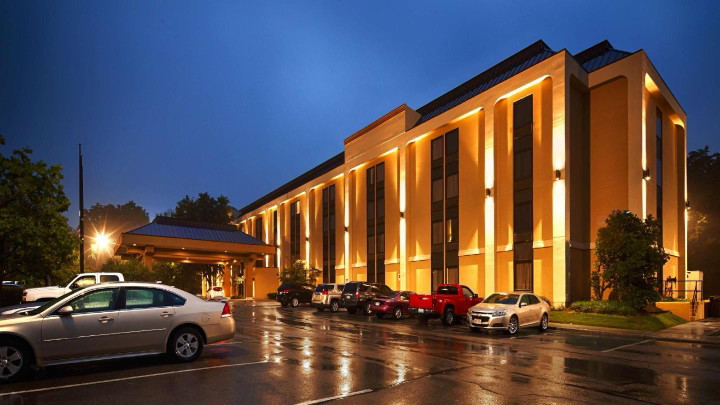 Days Inn By Wyndham Englewood Dayton Airport - Dayton, OH