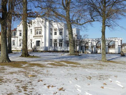 Waterfront Retreat Center - Great Neck, NY
