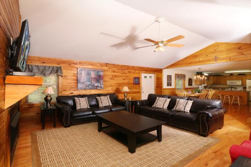 Unique Chalet For Your Memorable Mountain Getaway - Douglas Lake, TN