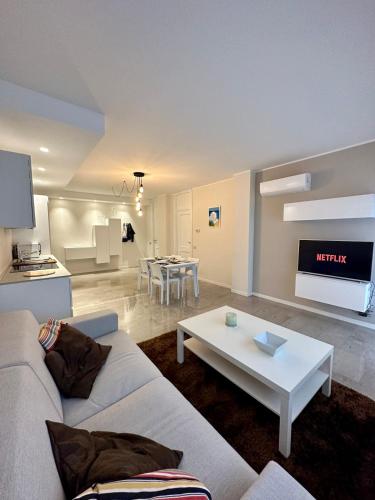 Bilocale Con Terrazzo E Garage In Centro Bergamo - Bergamo
