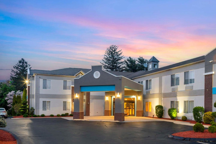 Best Western Plus New England Inn & Suites - Middletown, CT