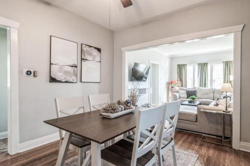 Pearly Gates L 3 Bed L Sleeps 5 L W 2-car Garage - Oak Park, IL