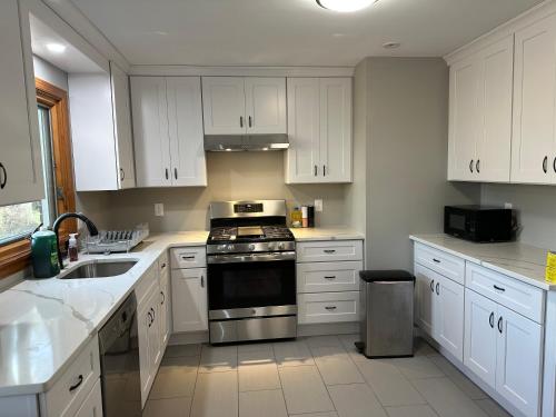 M1 Queen Size Bedroom With Desk Near Rutgers U & Hospitals - New Jersey