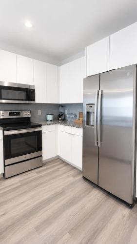 Room With Private Bath Free Parking Easy Access Nyc - 