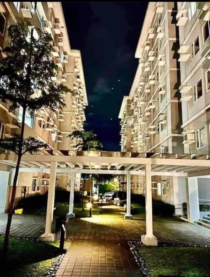 1 Bedroom With Netflix & Wireless Karaoke Speaker - Quezon City