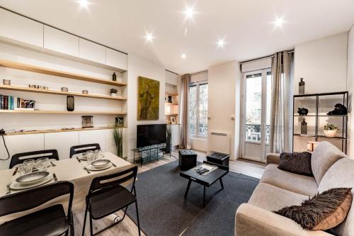 Allinlyon | T2 Lumineux Avec Balcon – Perrache - Gare de Lyon-Perrache