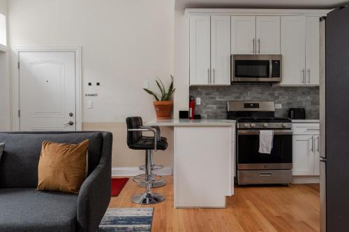 Flexhome East Village - Modern 2br - Quiet Street - Chicago, IL