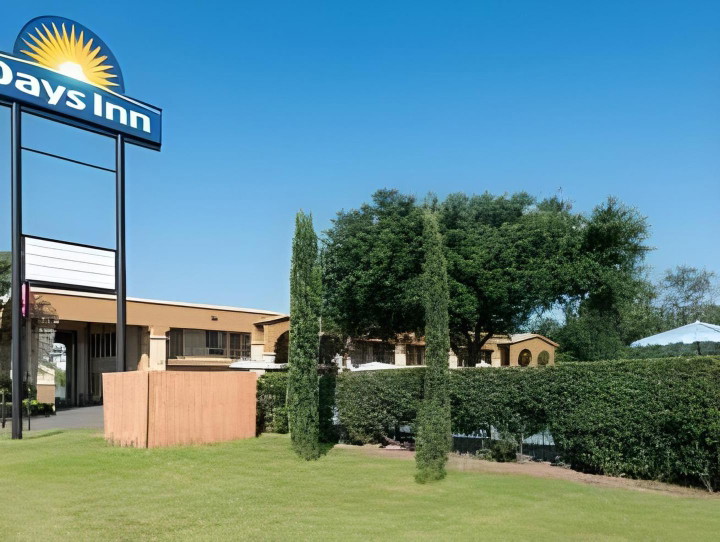 Days Inn By Wyndham San Marcos - San Marcos, TX