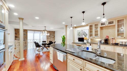 Apartmint - Grand Queen Village Retreat In Philladelphia - Philadelphia, PA