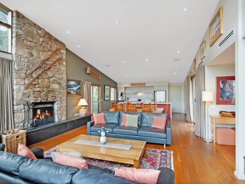 Les Perrieres Lodge - Spacious 3br Luxury L Gym L Indoor Pool L Tennis L Wifi L Bbq - Kosciuszko National Park