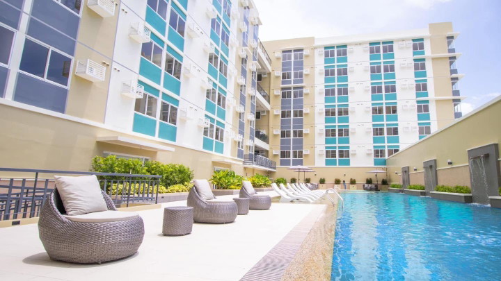 Berkeley Breeze Staycation - Calamba