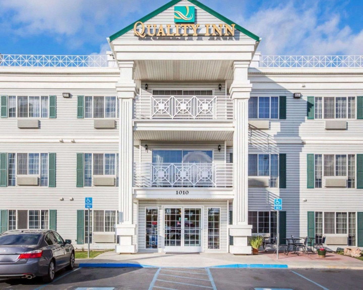 Quality Inn & Suites Tulare - Tulare, CA