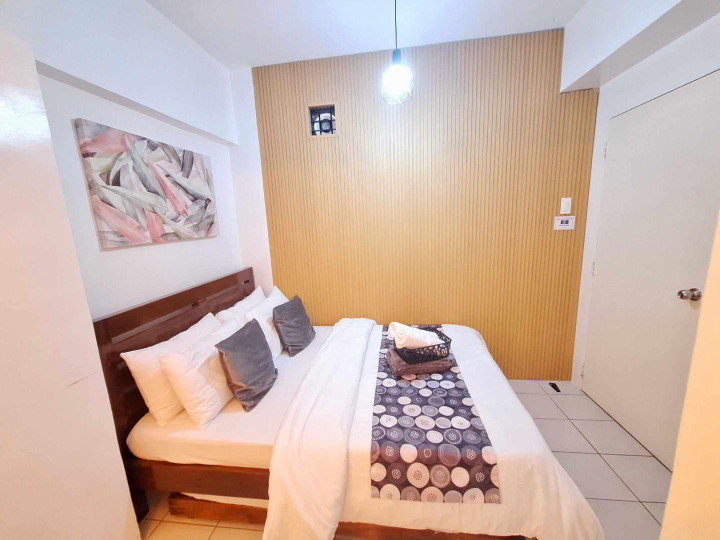2br Condo Wt Lake View & Free Parking - Talisay
