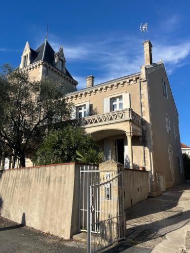 La Tour Du Maine, Manoir De Caractere Du Xixe Siecle, Chambres Elegantes En Sejour Autonome, Jardin - Marmande
