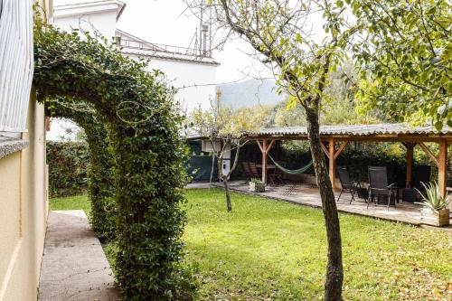 Can Camps Besalu: Jardin Y Parking Para Familias - Besalú