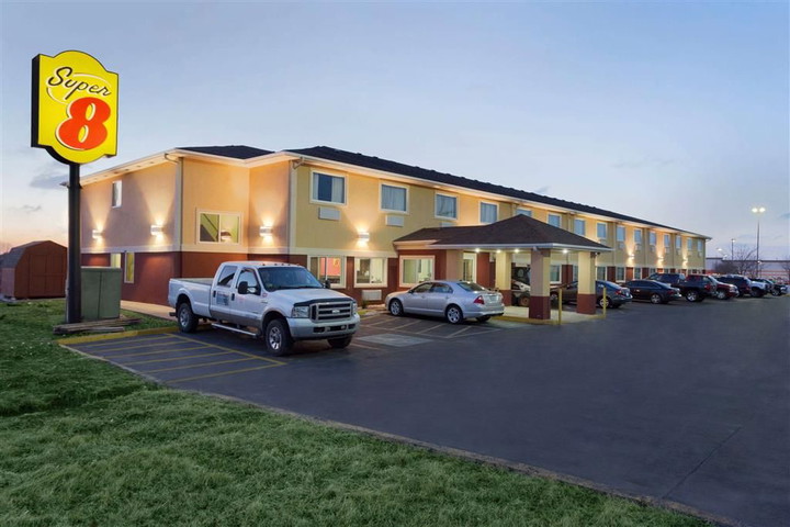 Super 8 By Wyndham Lees Summit - Lee's Summit, MO