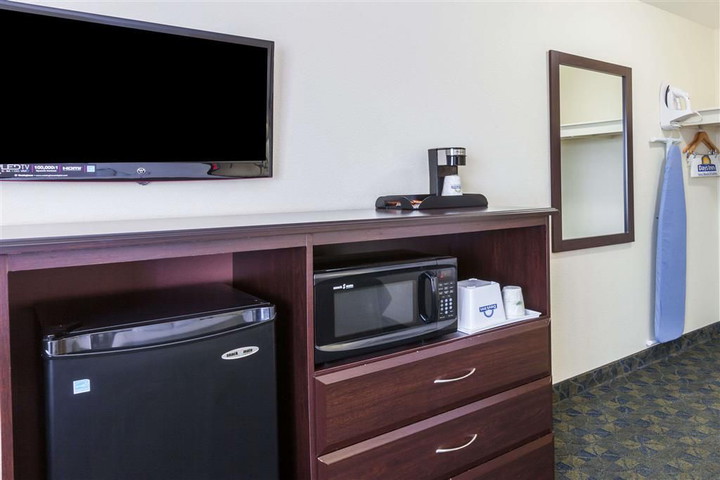 Days Inn By Wyndham Santa Maria - Santa María, CA