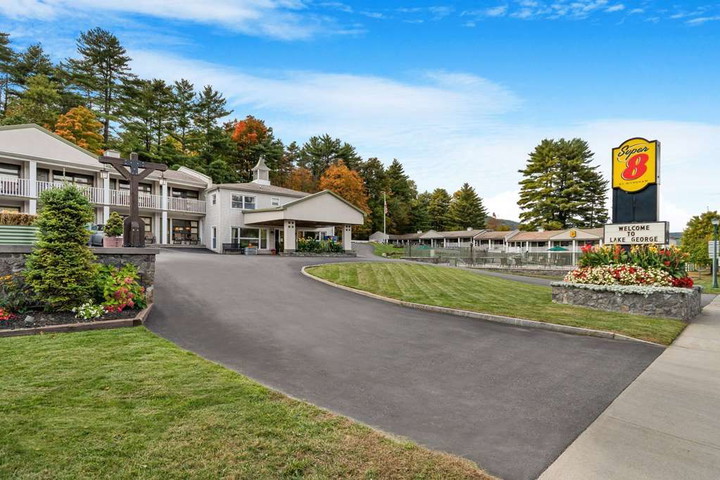 Super 8 By Wyndham Lake George/downtown - Lake George, NY