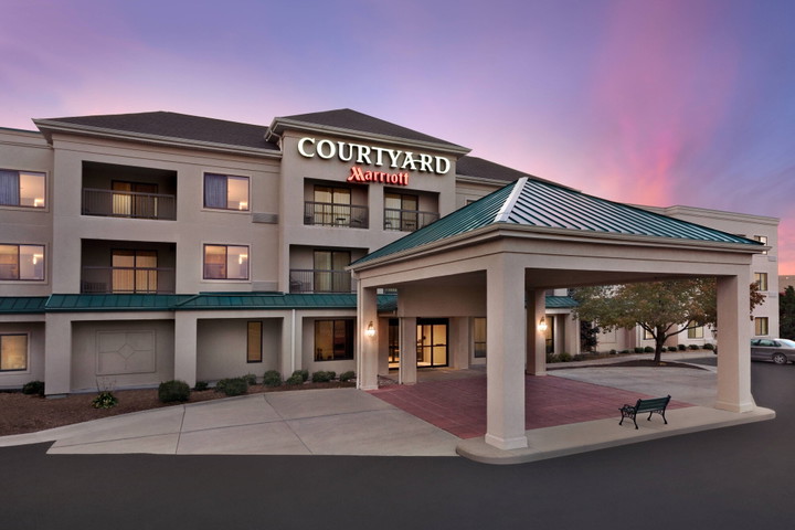 Courtyard By Marriott Topeka - Topeka, KS