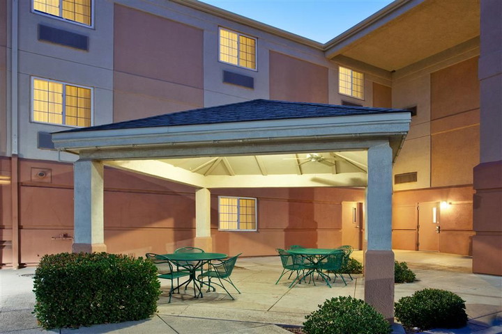 Sonesta Simply Suites Albuquerque Midtown - Albuquerque, NM