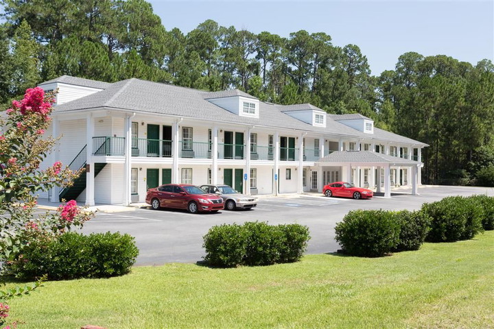 Super 8 By Wyndham Statesboro - Statesboro